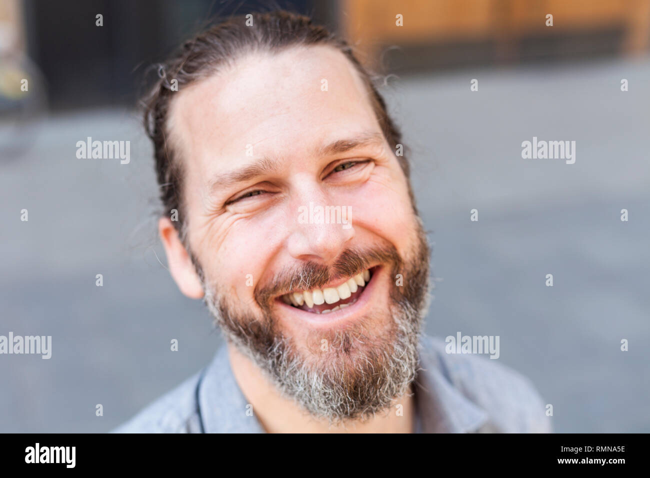 Portrait of a smiling man Stock Photo - Alamy