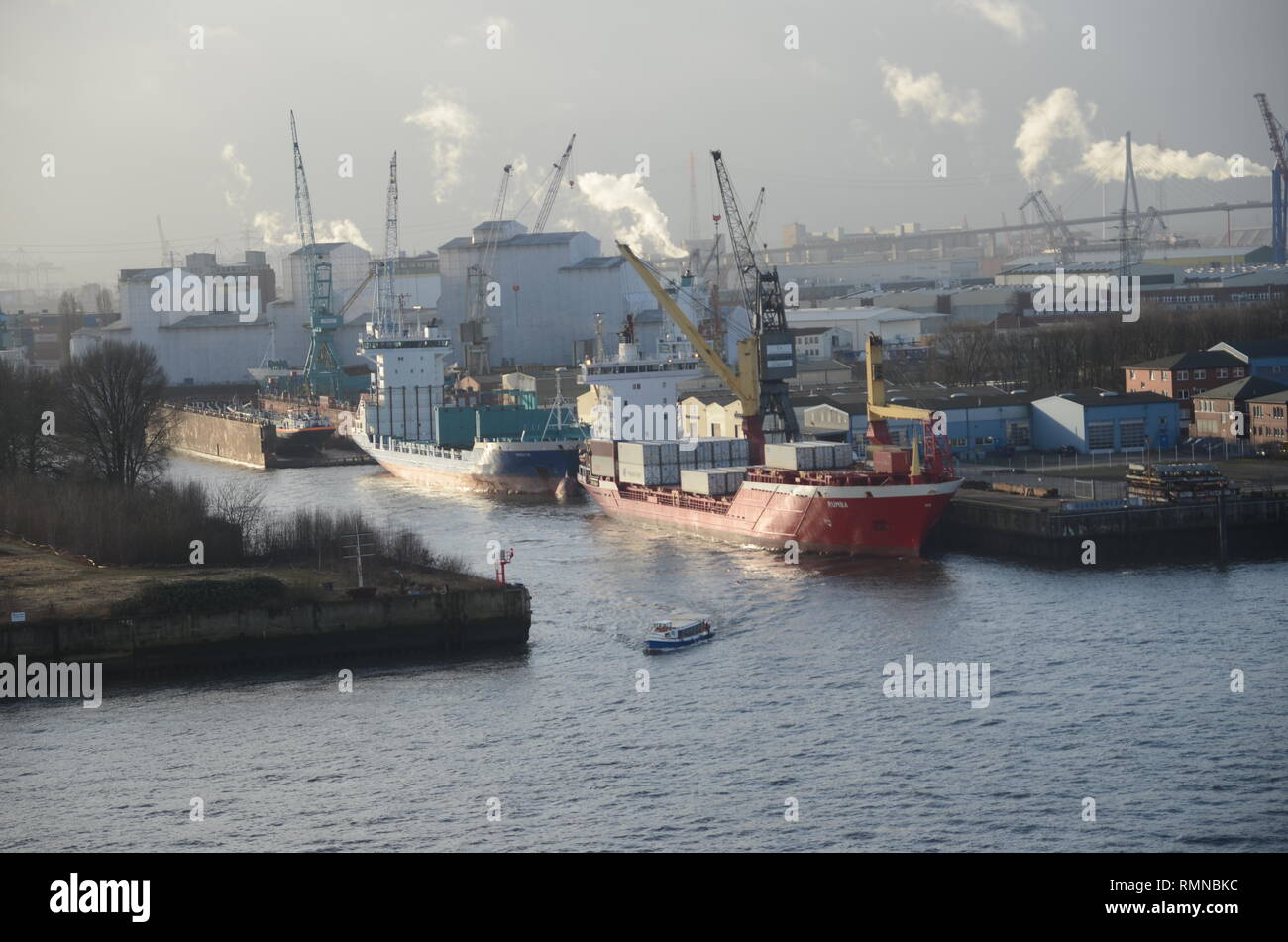 Elbe docks hi-res stock photography and images - Alamy