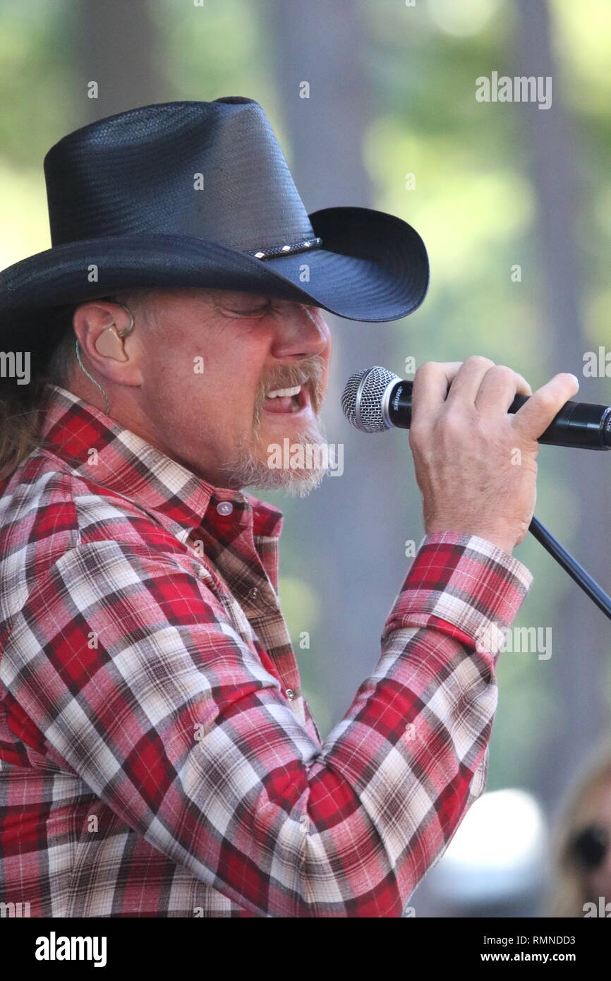 Singer and actor Trace Adkins is shown performing on stage during a ...