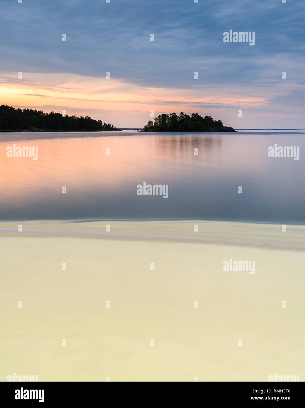Water surface sunset sky hi-res stock photography and images - Alamy