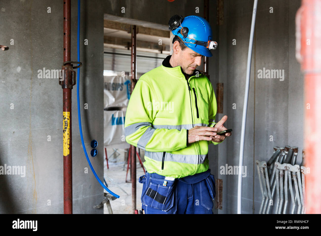 Phone builder hi-res stock photography and images - Alamy