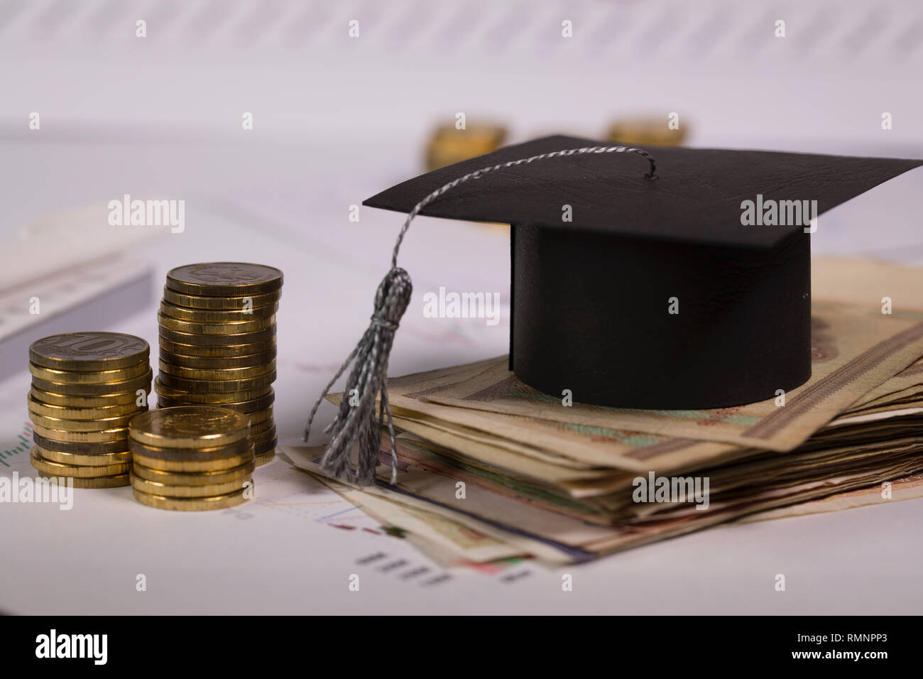 Graduate hat stock hi-res stock photography and images - Alamy