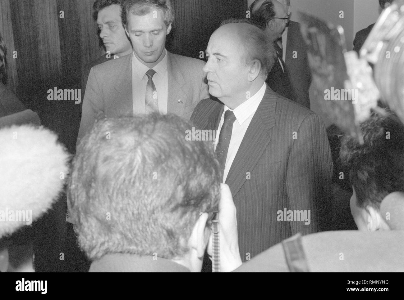 Session of supreme soviet of ussr hi-res stock photography and images ...