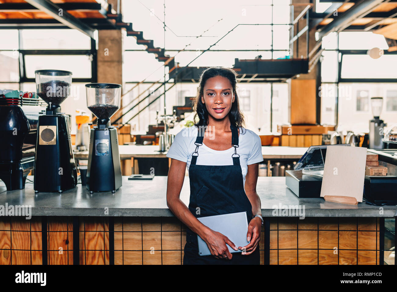 Young woman at shop counter hi-res stock photography and images - Alamy