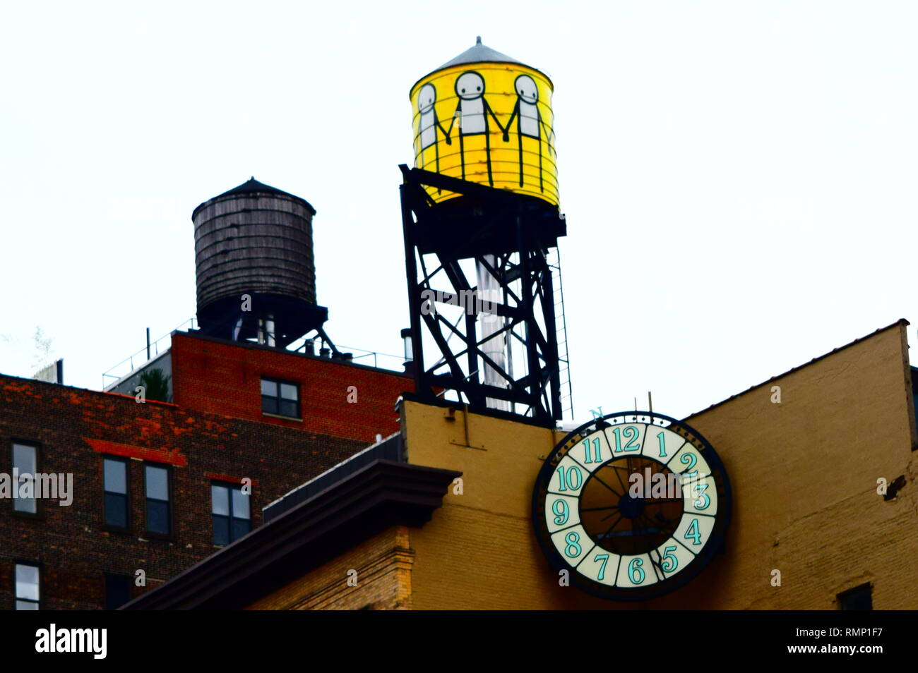 New york city water towers hi-res stock photography and images - Alamy