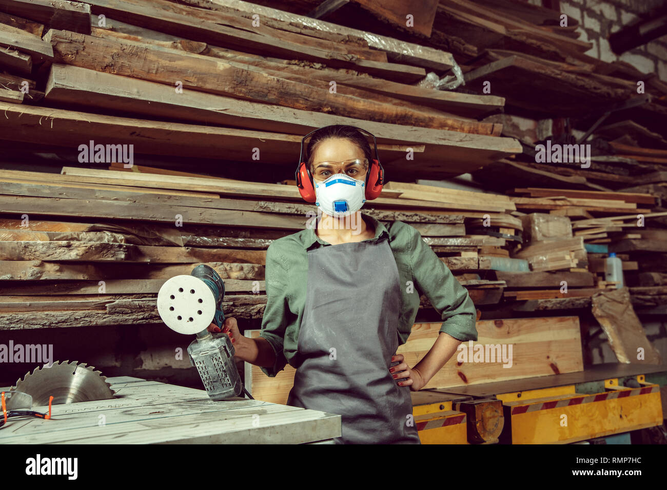 Joiner at work hi-res stock photography and images - Alamy