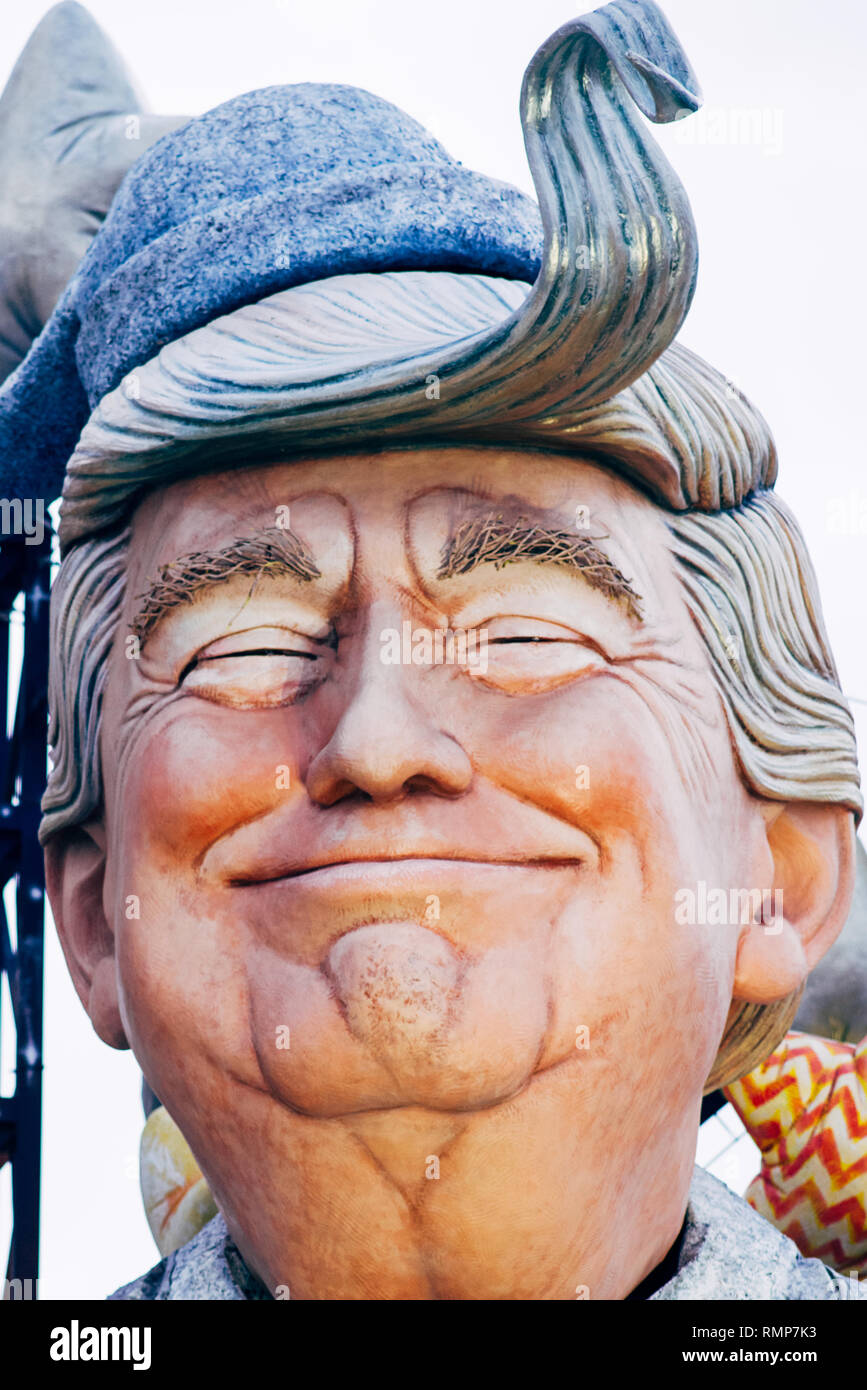Giant paper mache floats hi-res stock photography and images - Alamy