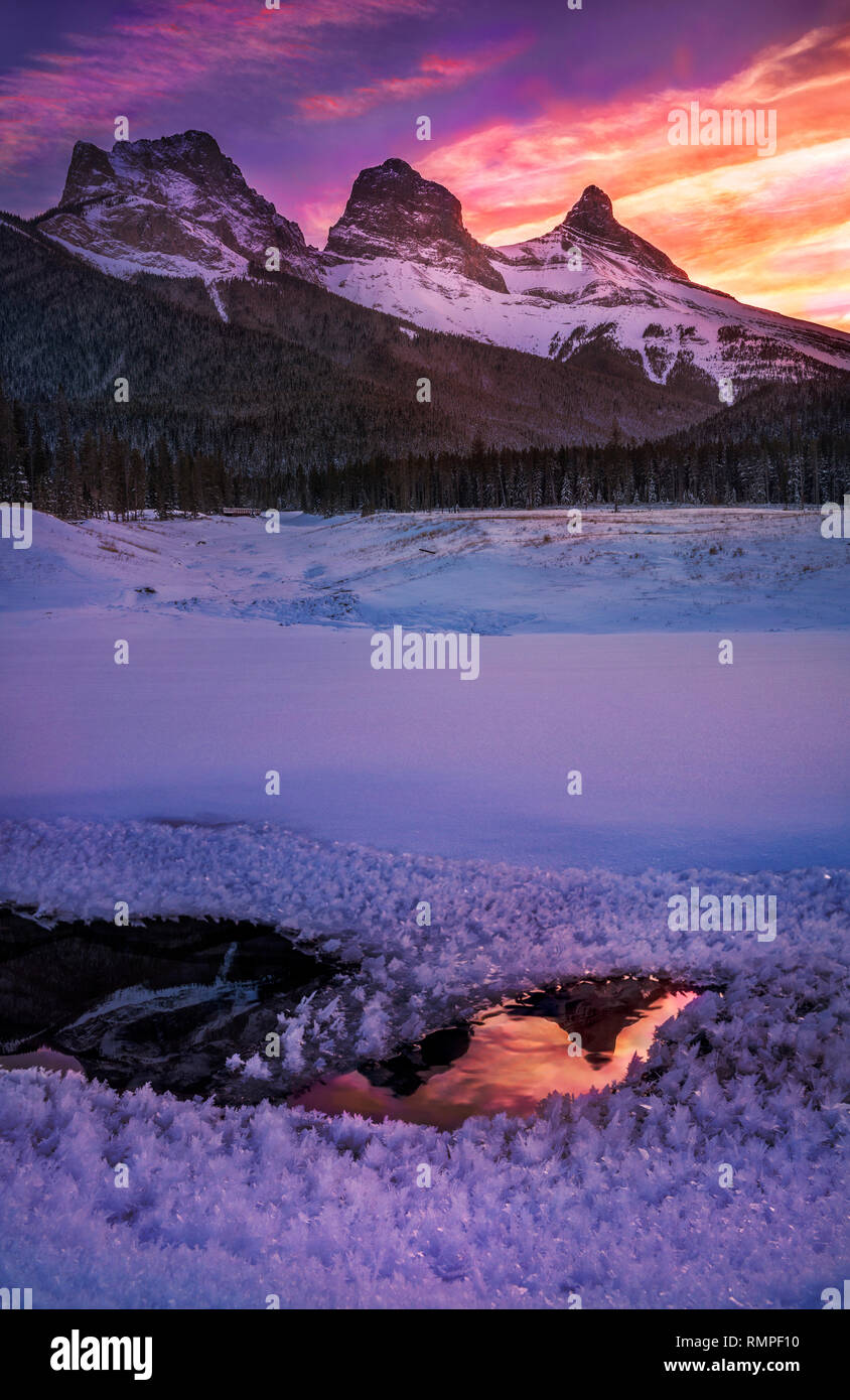 Three sisters mountain hi-res stock photography and images - Alamy