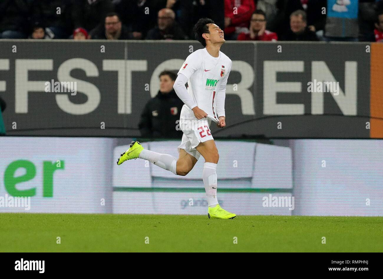 Augsburg, Deutschland. 15th Feb, 2019. firo: 15.02.2019, Fuvuball, 1.Bundesliga, season 2018/ ...