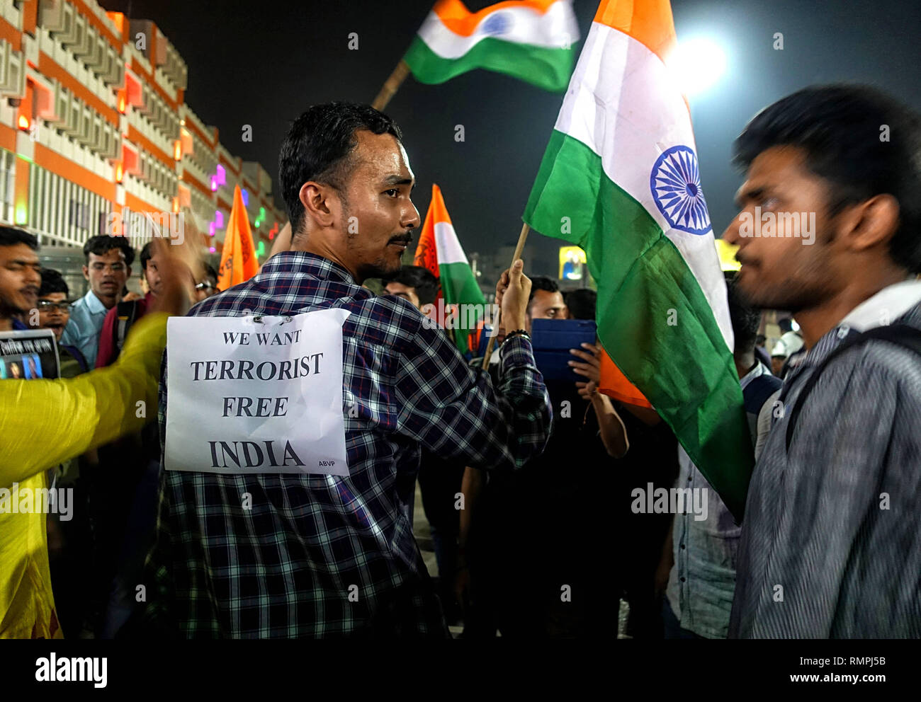 Pakistan flag burning hi-res stock photography and images - Alamy