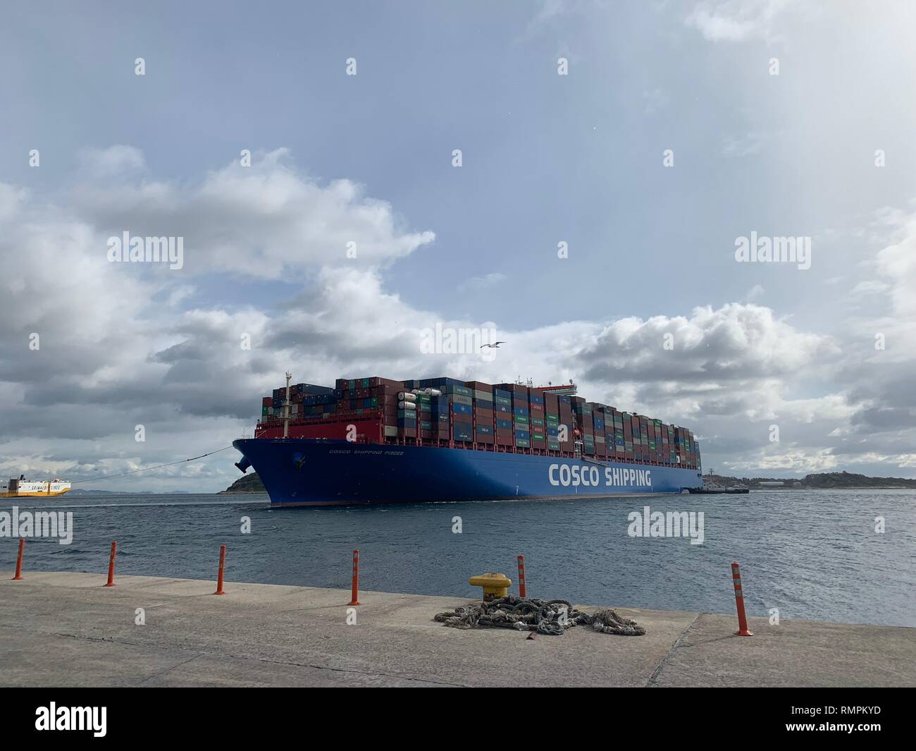 Cosco antwerp container ship hi-res stock photography and images - Alamy