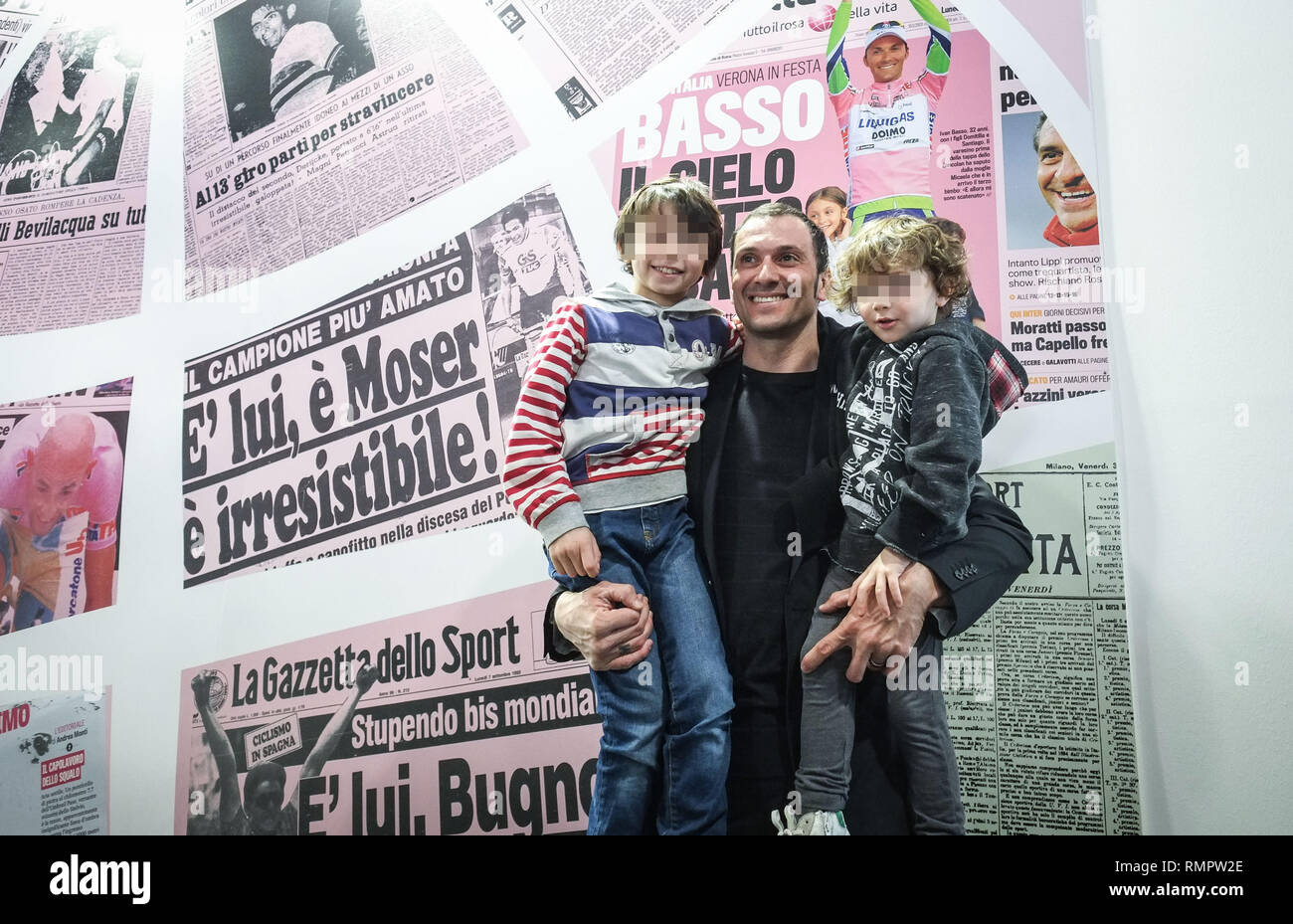 Due figli piccoli hi-res stock photography and images - Alamy