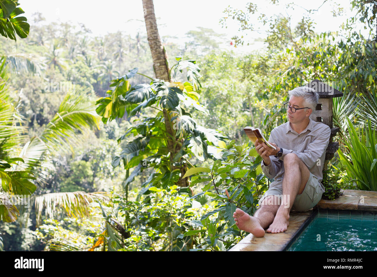 Reading the palm hi-res stock photography and images - Alamy
