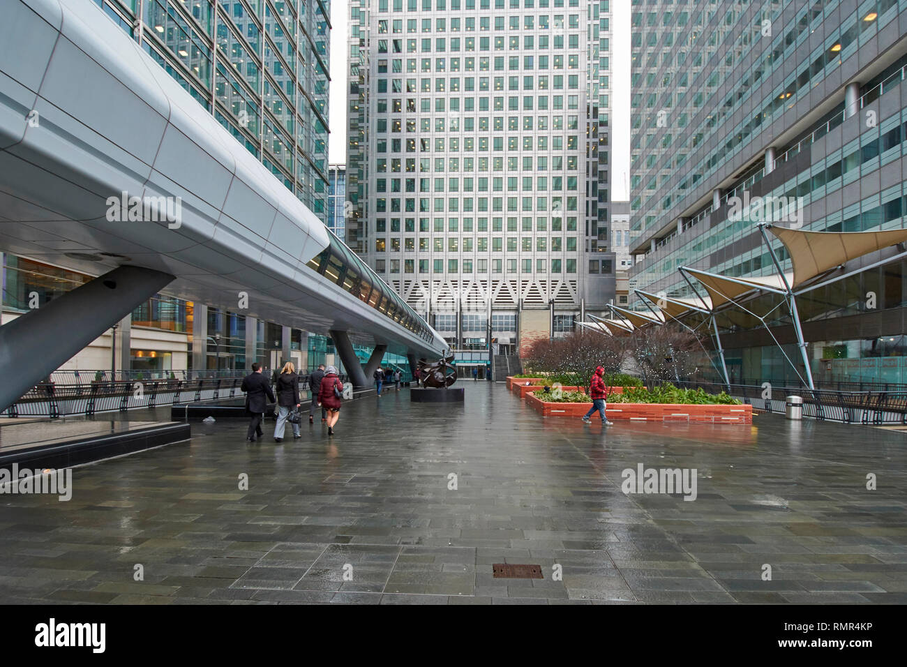 LONDON CANARY WHARF ADAMS PLAZA AND COVERED WALKWAY Stock Photo - Alamy