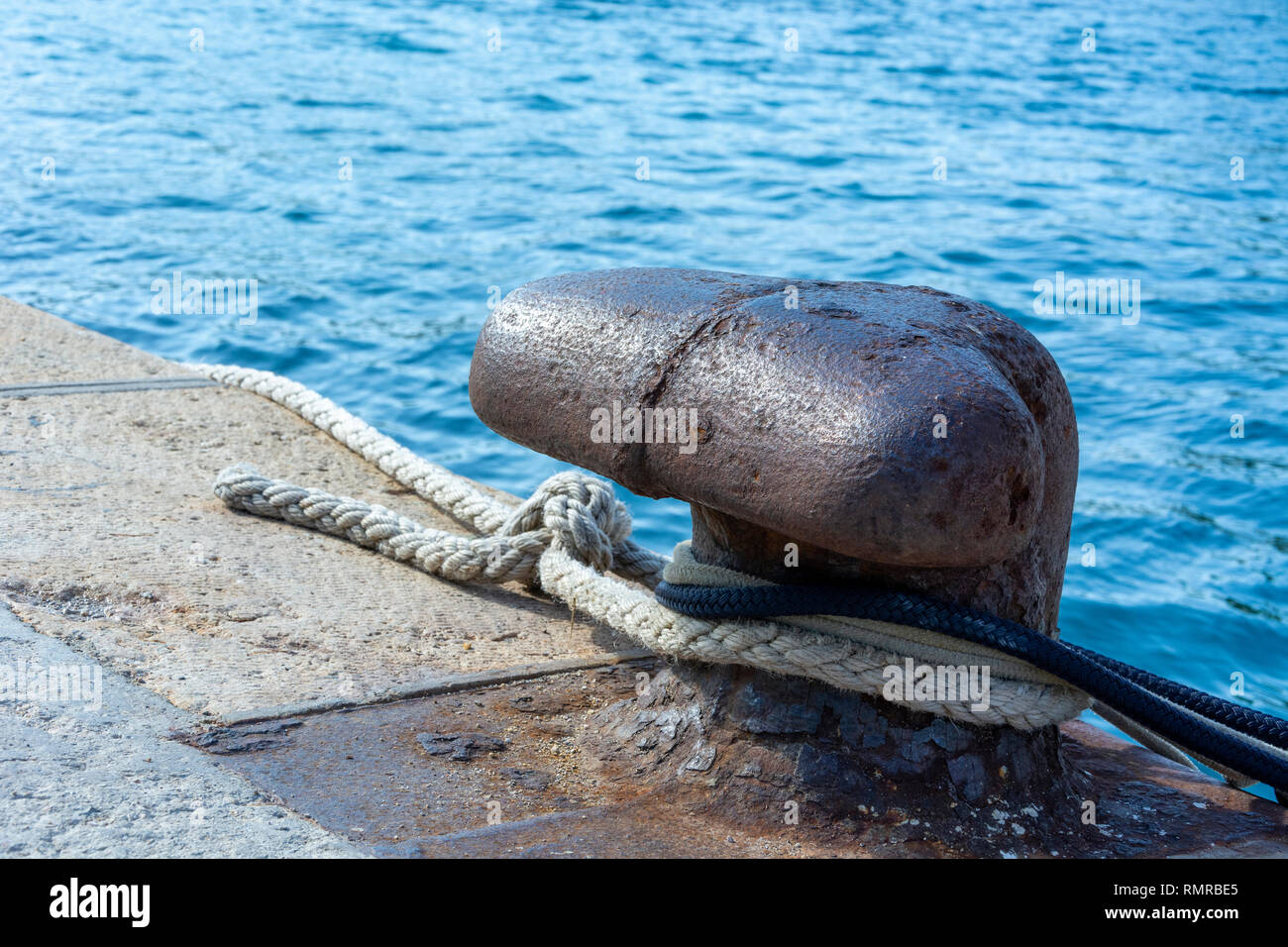 Iron mooring bollard hi-res stock photography and images - Alamy
