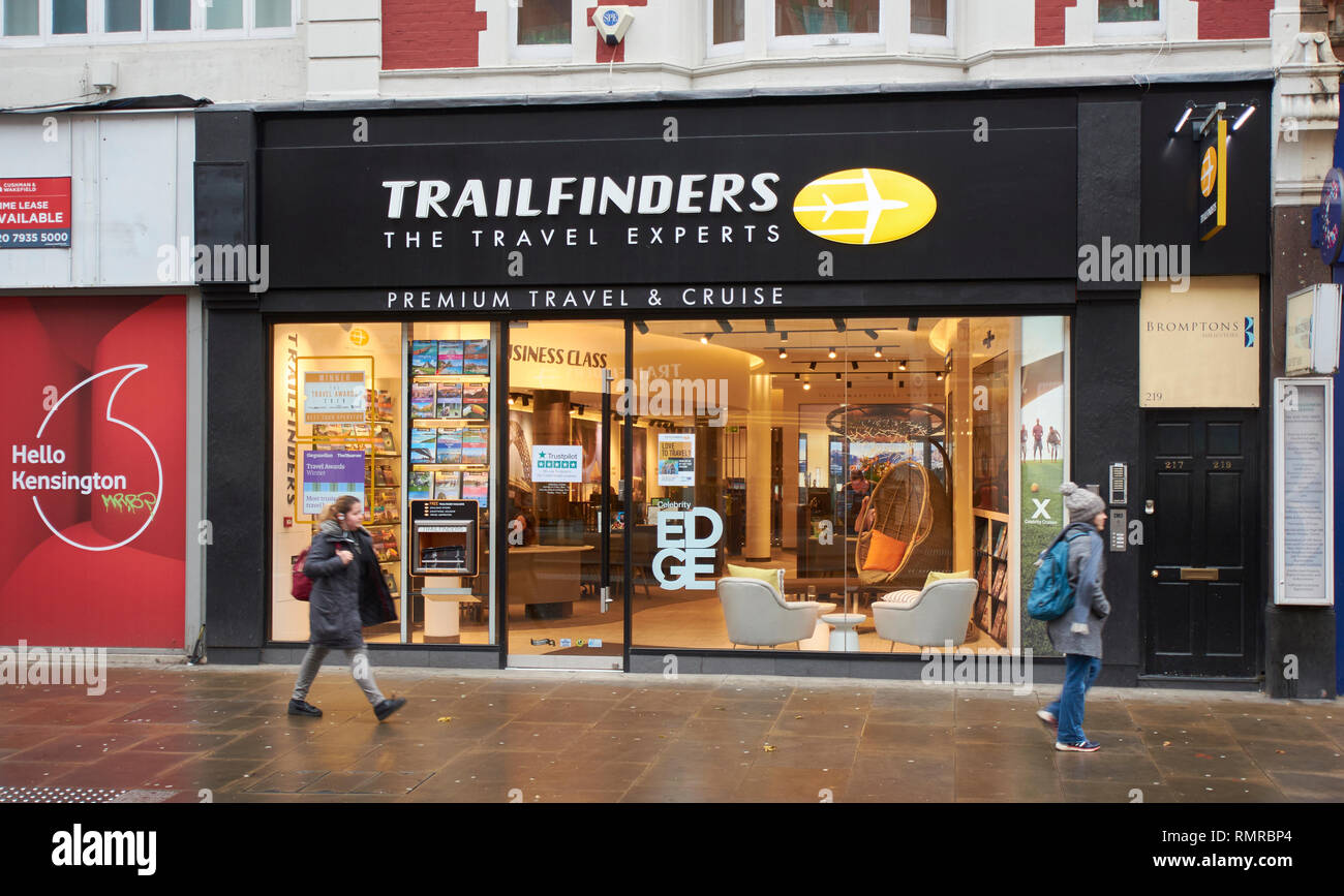 LONDON KENSINGTON THE TRAILFINDERS SHOP THE TRAVEL EXPERTS Stock Photo ...