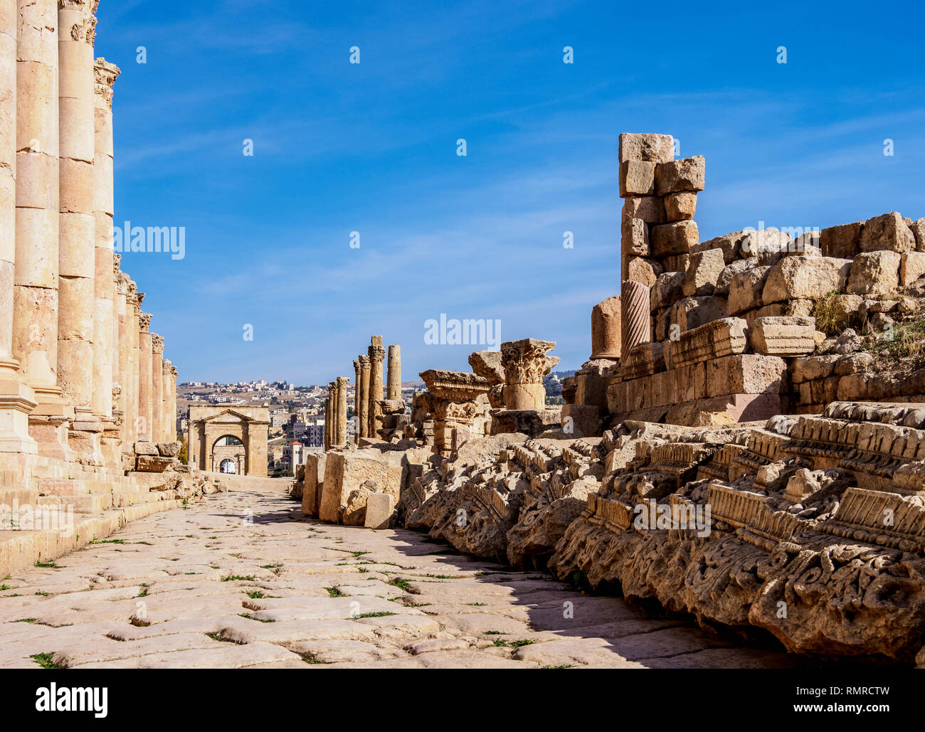 Cardo jerash hi-res stock photography and images - Alamy
