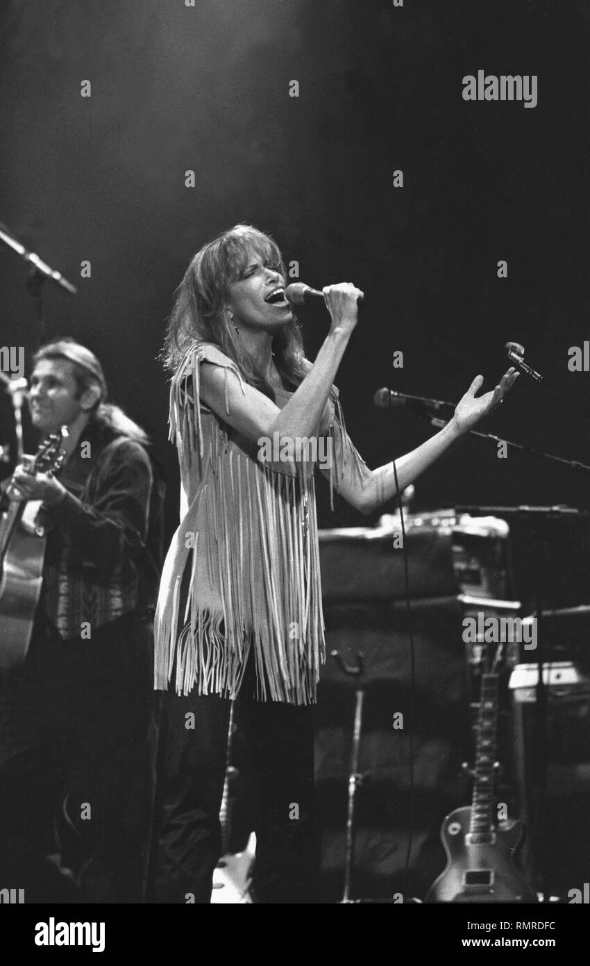 Carly simon hi-res stock photography and images - Alamy