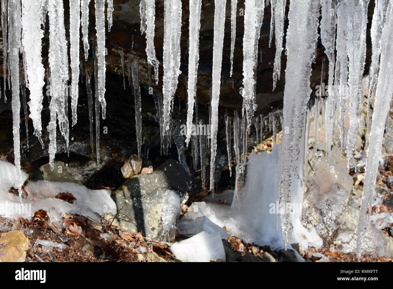 Hanging from rock hi-res stock photography and images - Alamy