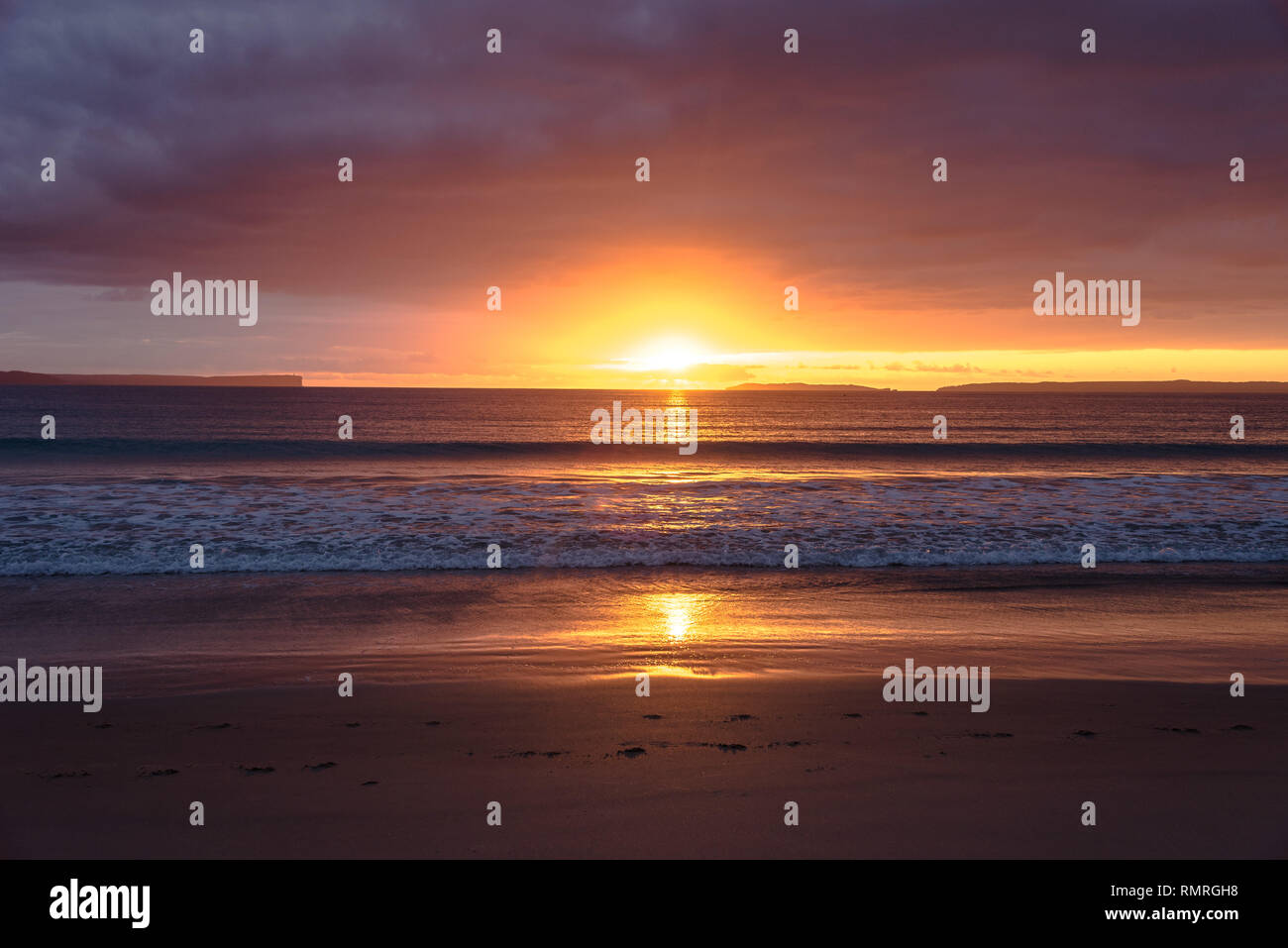 Sunrise over Nelson's Beach at Jervis Bay in the summer Stock Photo - Alamy