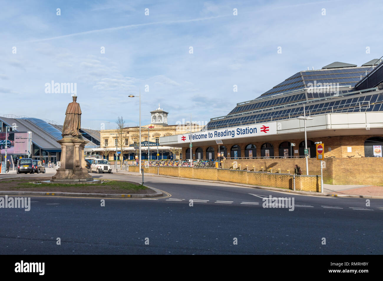 Reading railway station hi-res stock photography and images - Alamy