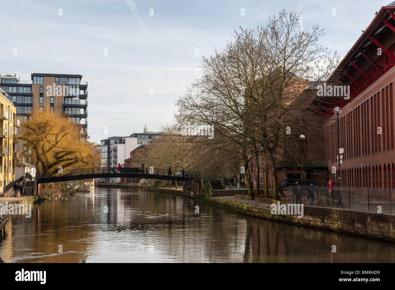 Footbridge over the River Kennet in central Reading Stock Photo - Alamy