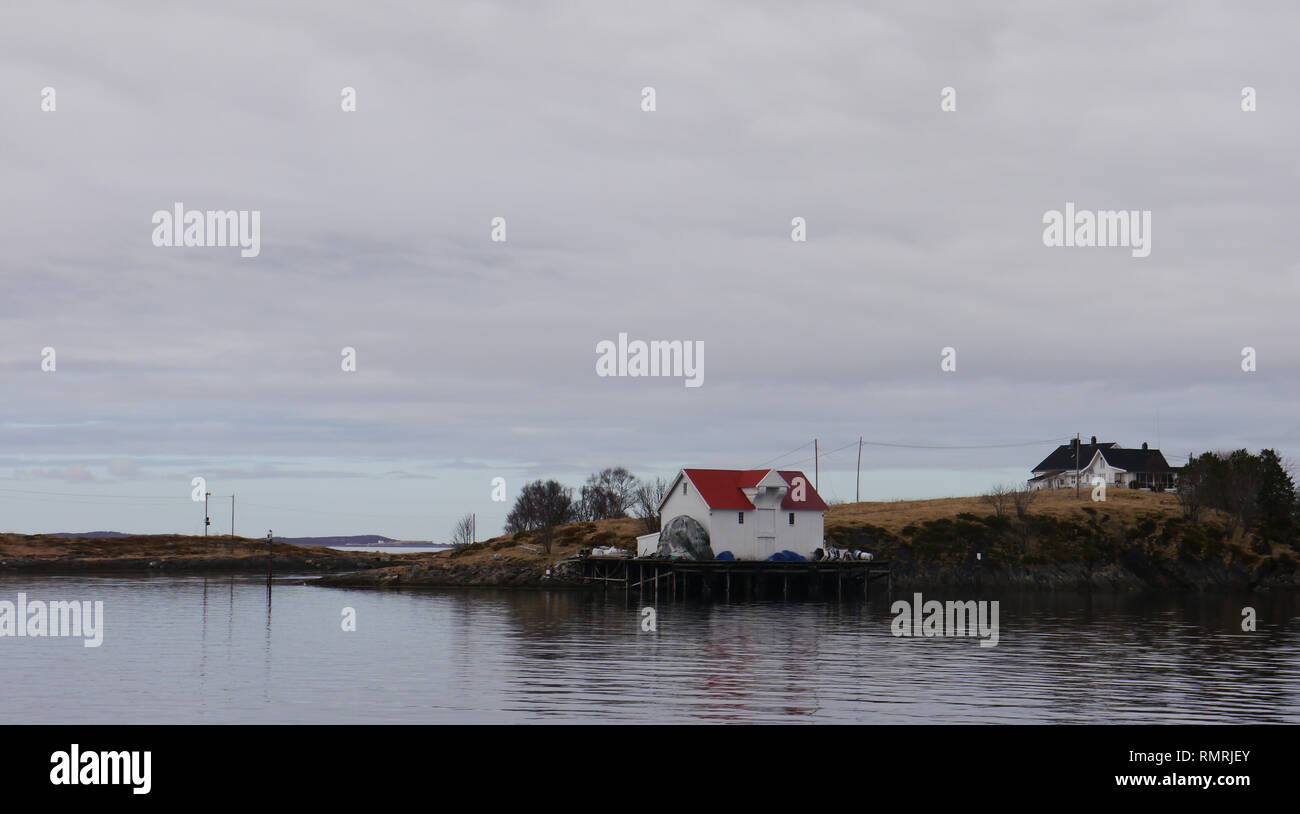 Norway lakeside houses hi-res stock photography and images - Alamy
