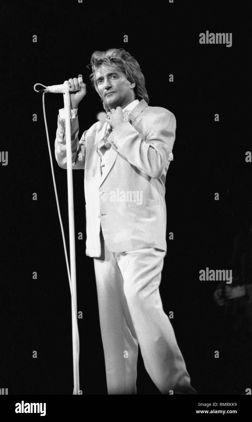 Rod stewart singing at concert Black and White Stock Photos & Images ...