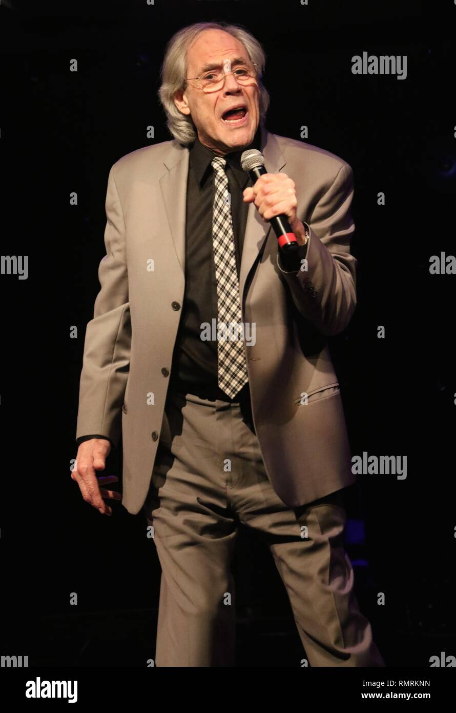 Robert klein stand hi-res stock photography and images - Alamy