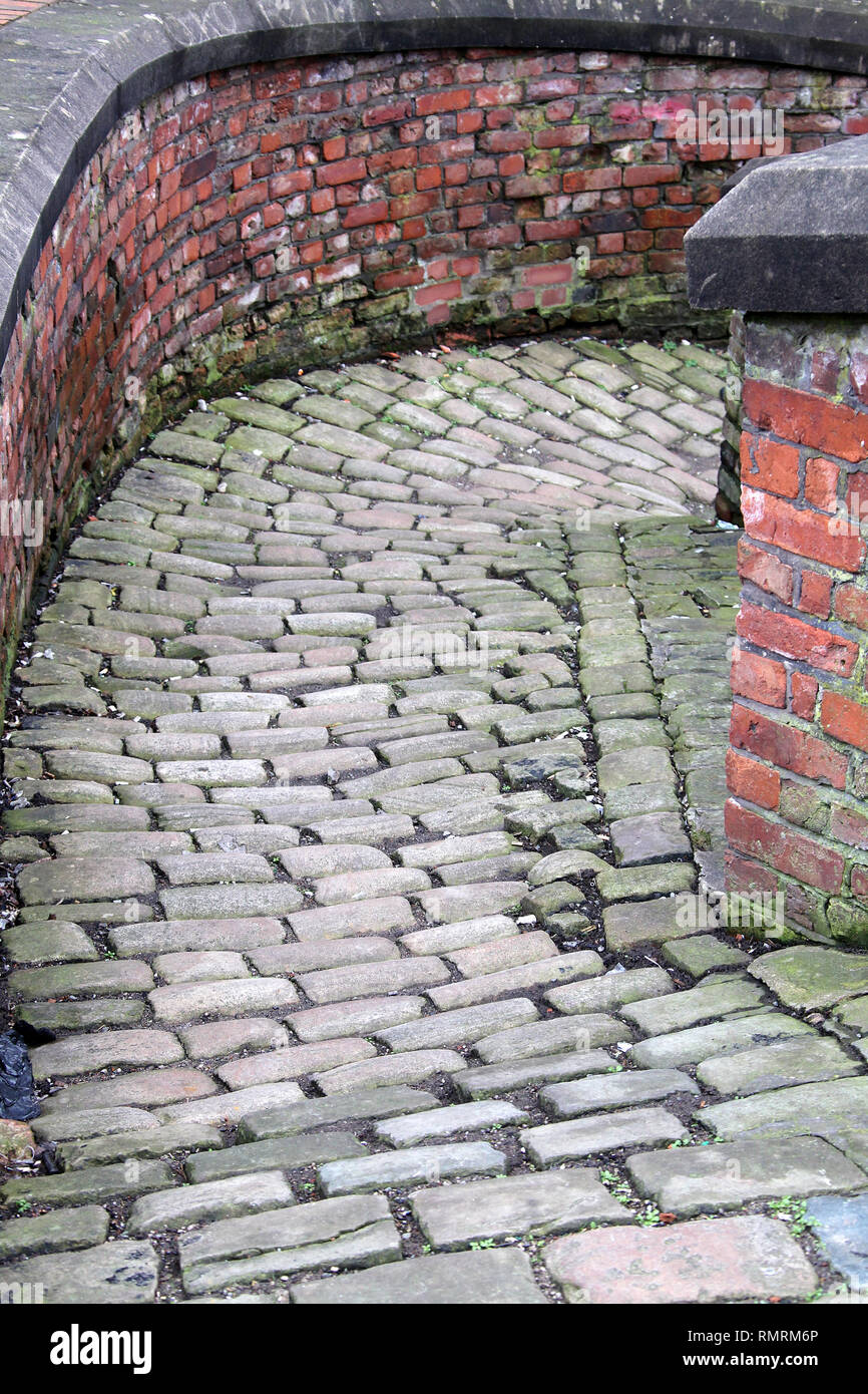 Cobbled path in Ancoats leading down to the Rochdale Canal Stock Photo ...