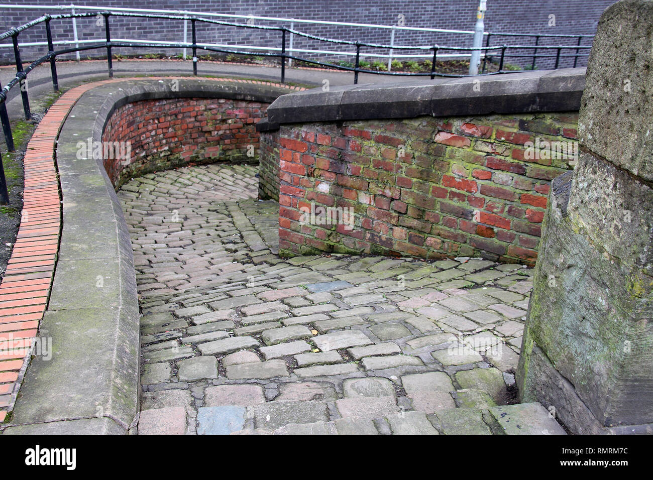 Uk cobbled path hi-res stock photography and images - Alamy