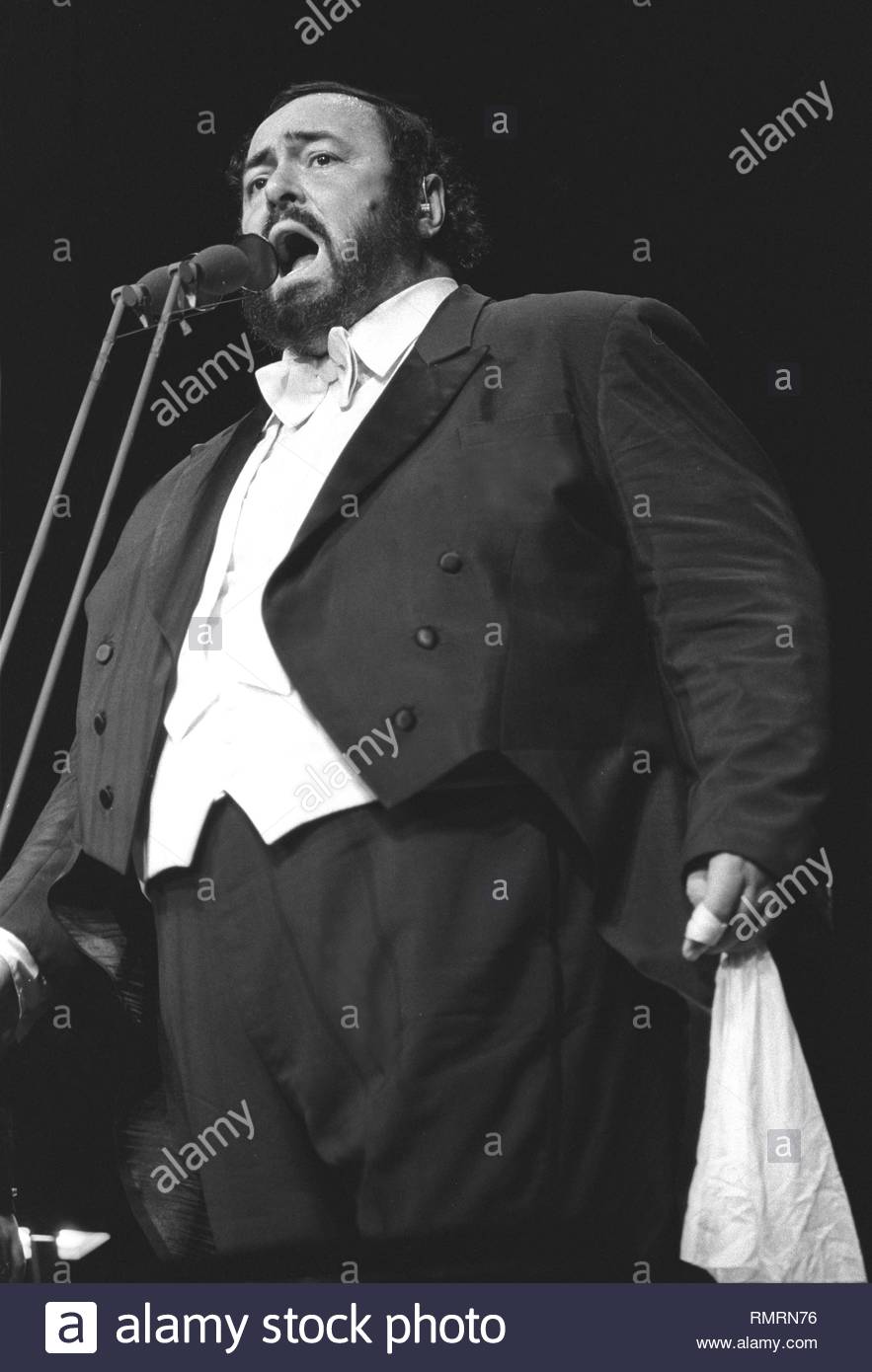 Italian Opera Singer Luciano Pavarotti Stock Photos & Italian Opera ...