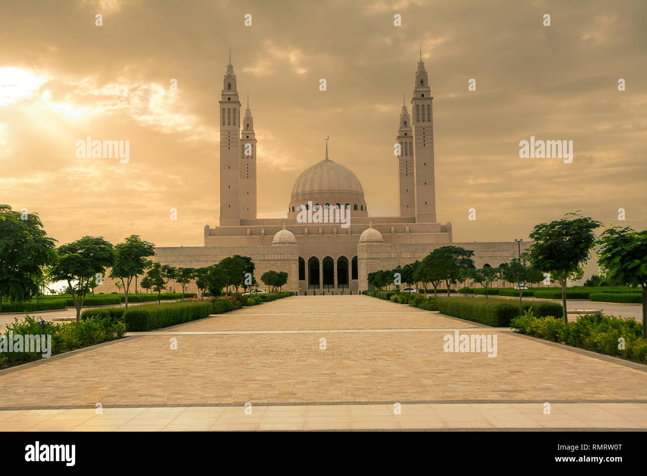 Modern islamic architecture sultanate of oman hi-res stock photography ...
