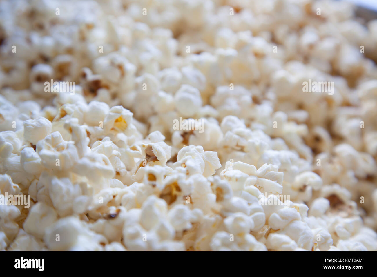 Ready popcorn of corn grains Stock Photo - Alamy