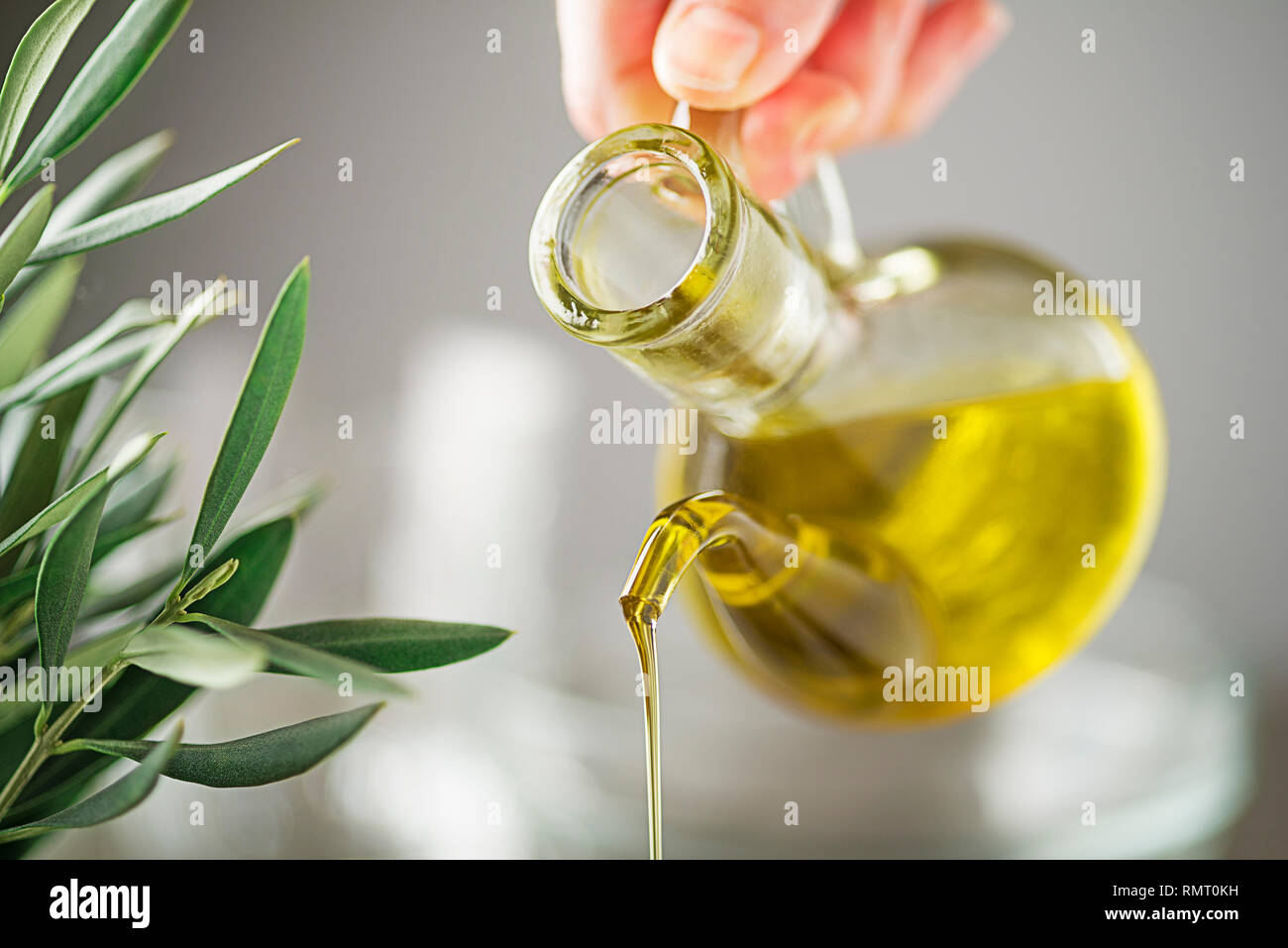 Oil pouring from bottle hi-res stock photography and images - Alamy