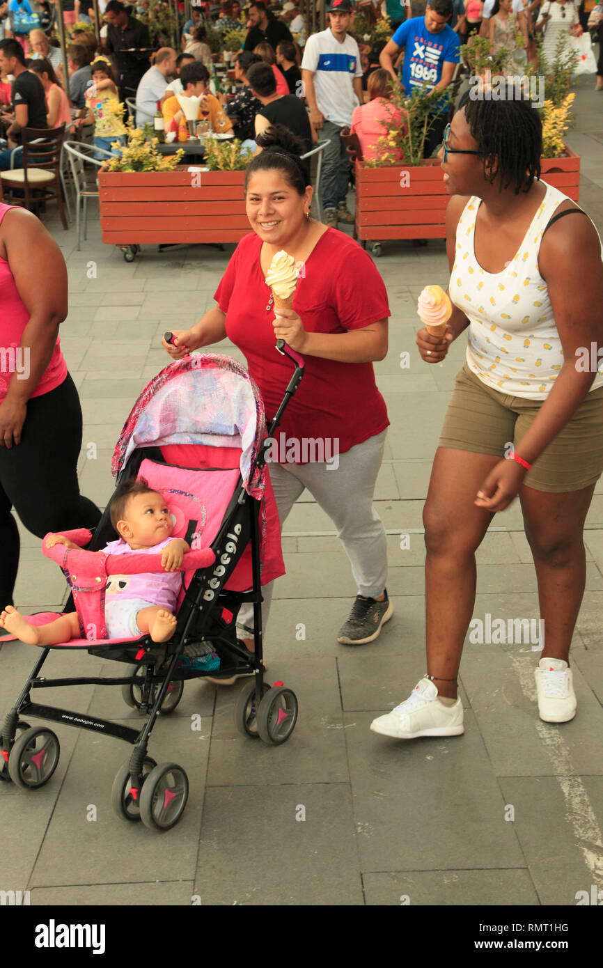 Santiago street scene hi-res stock photography and images - Alamy