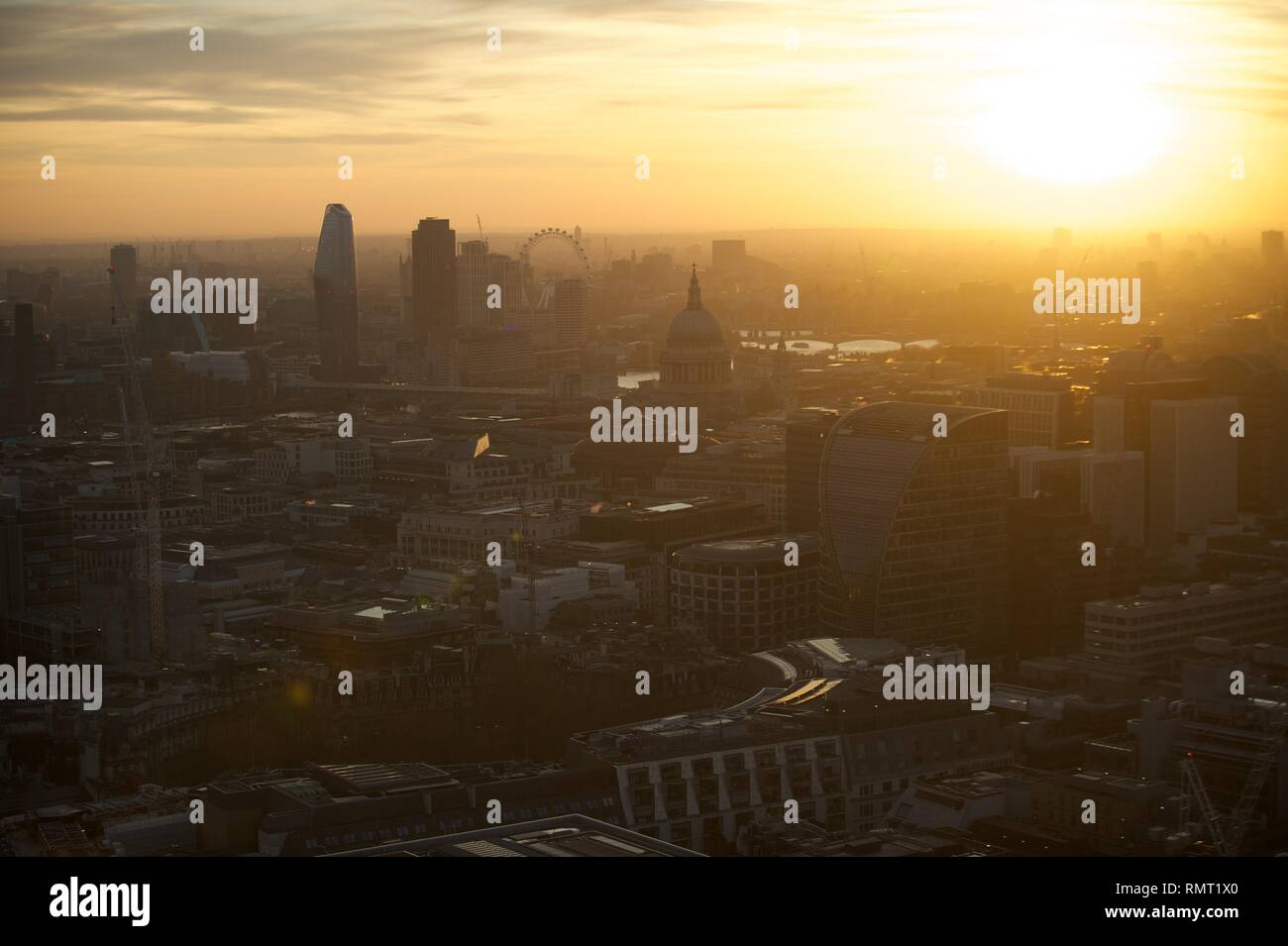 Hazy polluted sunset over the city of London Stock Photo - Alamy