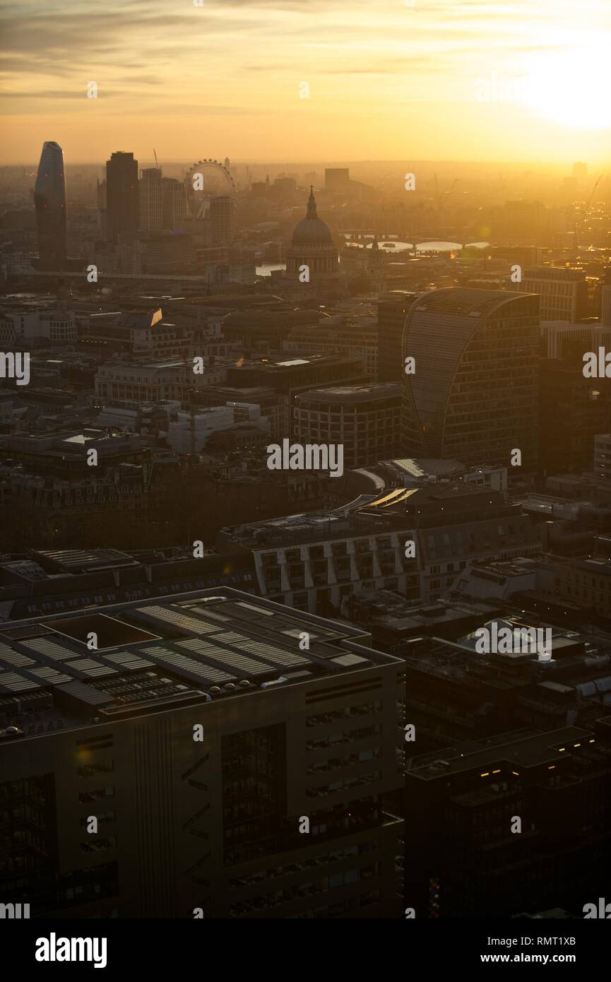 Hazy polluted sunset over the city of London Stock Photo - Alamy