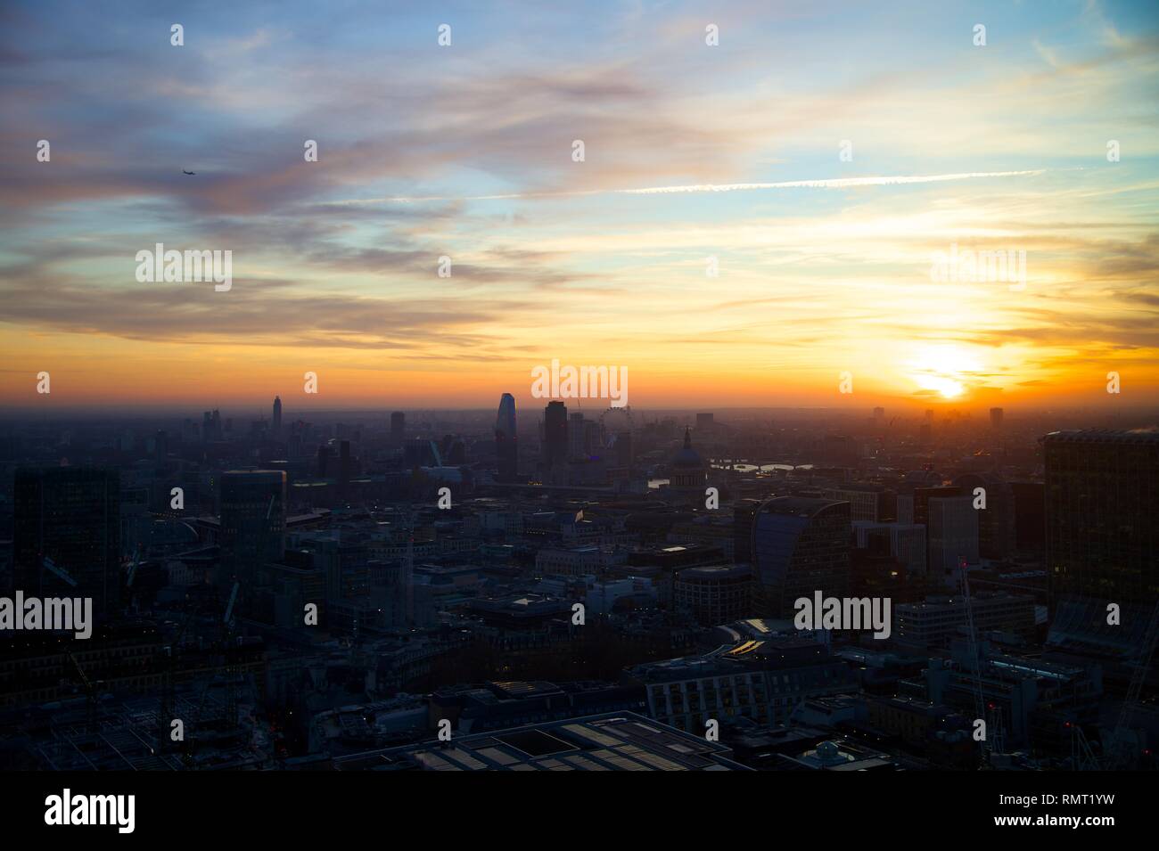 Hazy polluted sunset over the city of London Stock Photo - Alamy