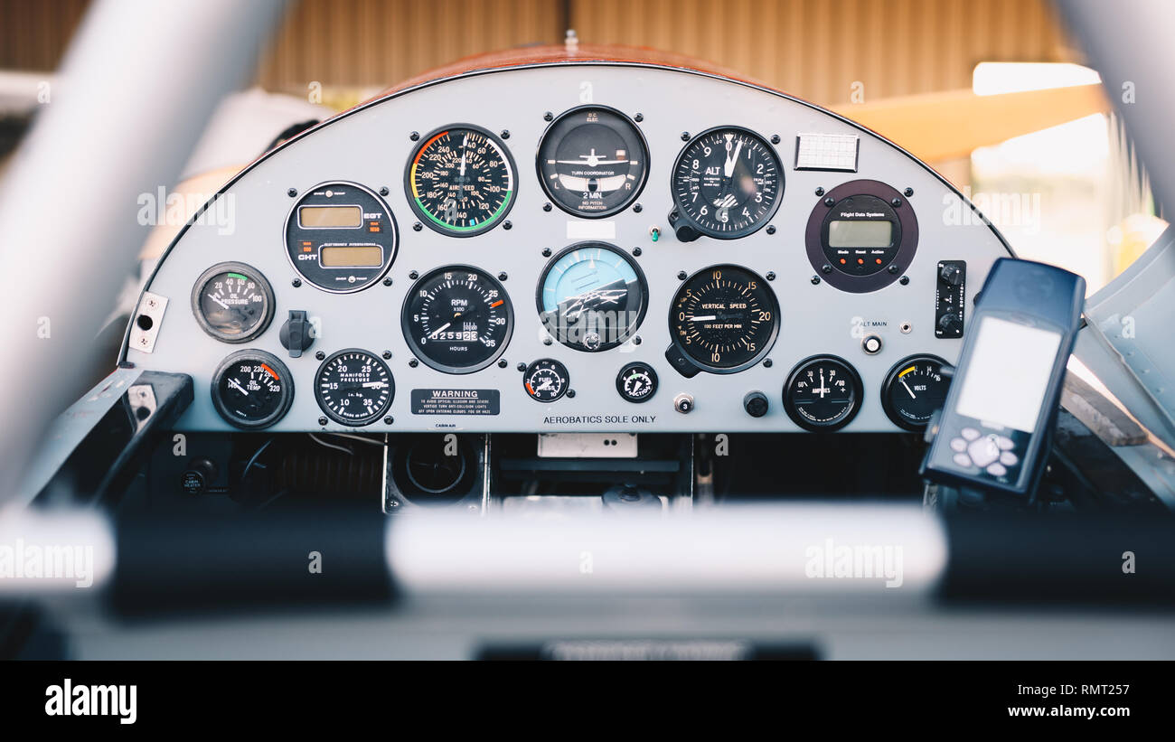 Modern avionics hi-res stock photography and images - Alamy