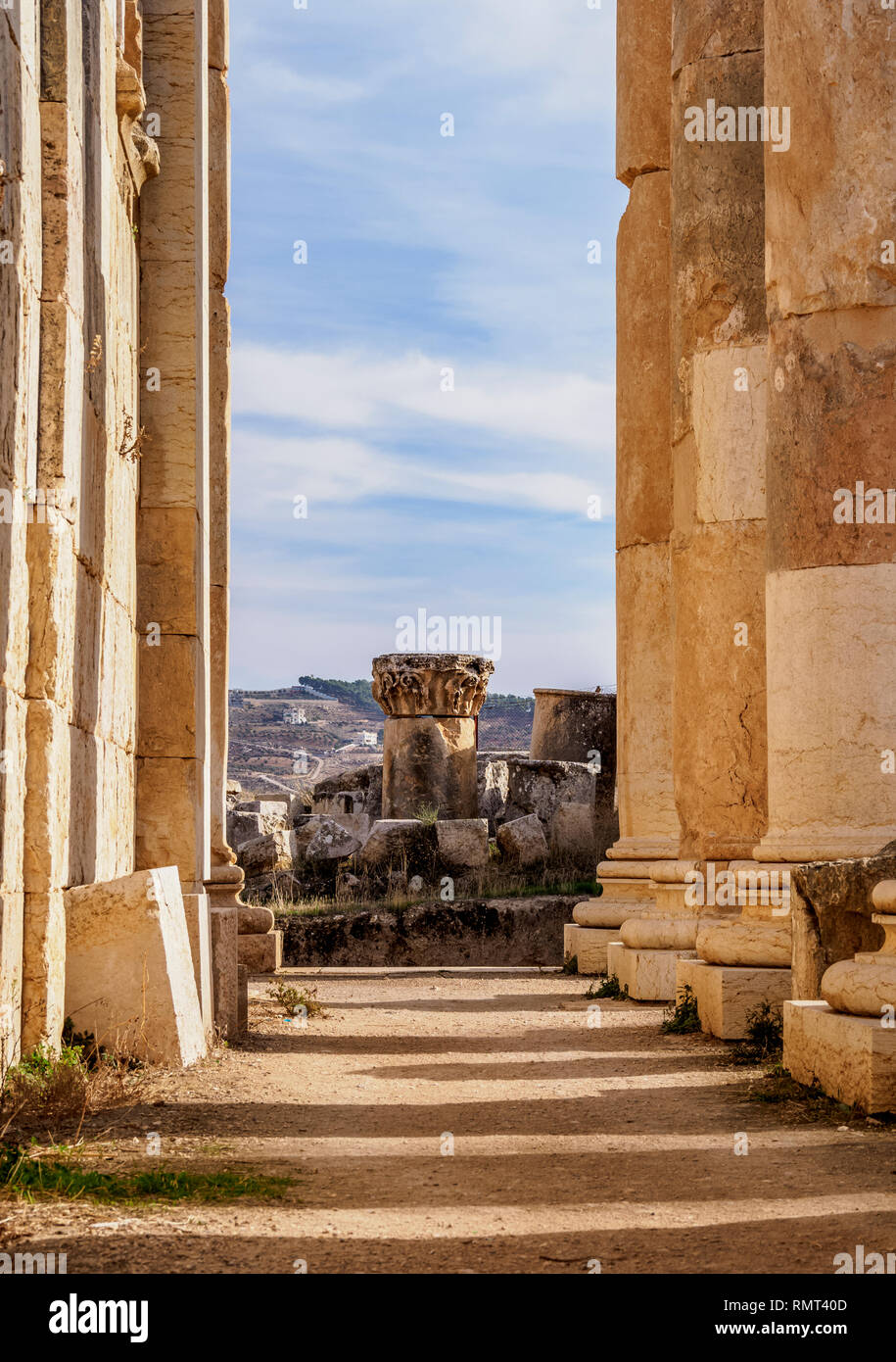 Jerash temple of zeus hi-res stock photography and images - Alamy