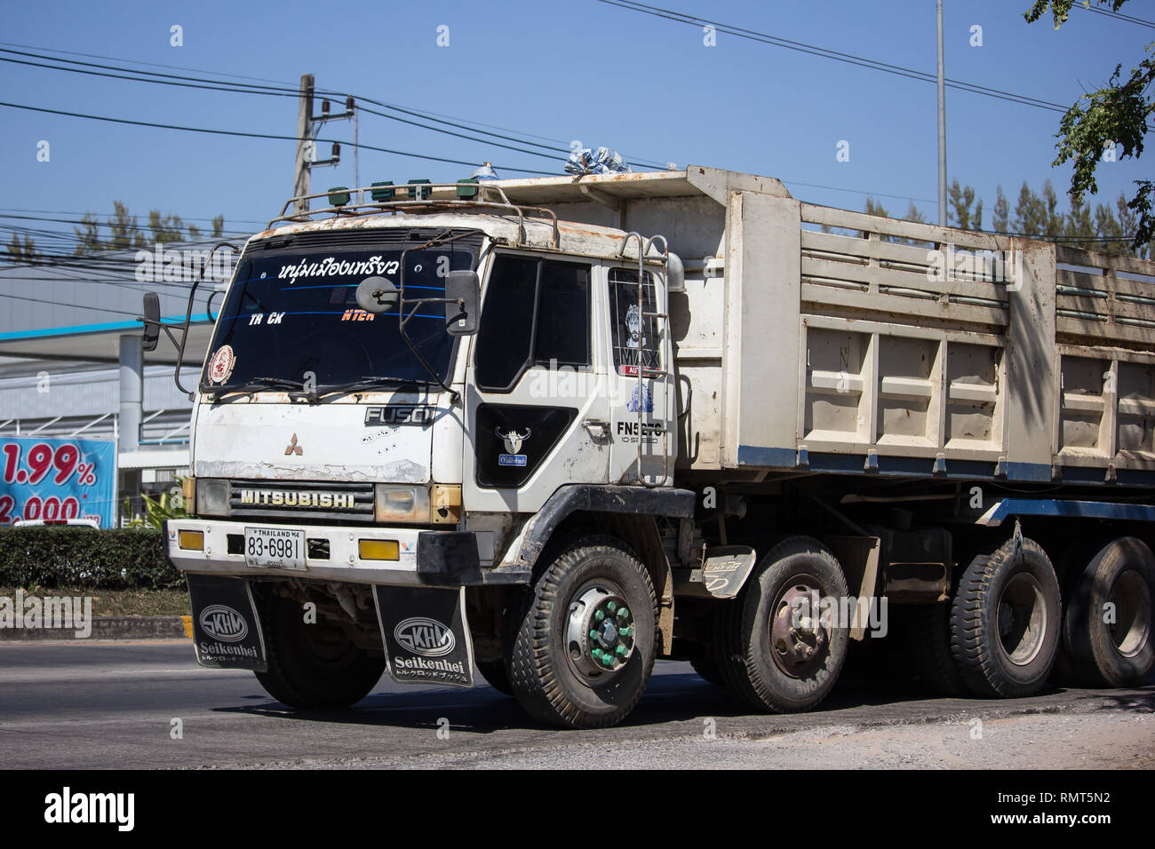 Mitsubishi fuso truck hi-res stock photography and images - Alamy