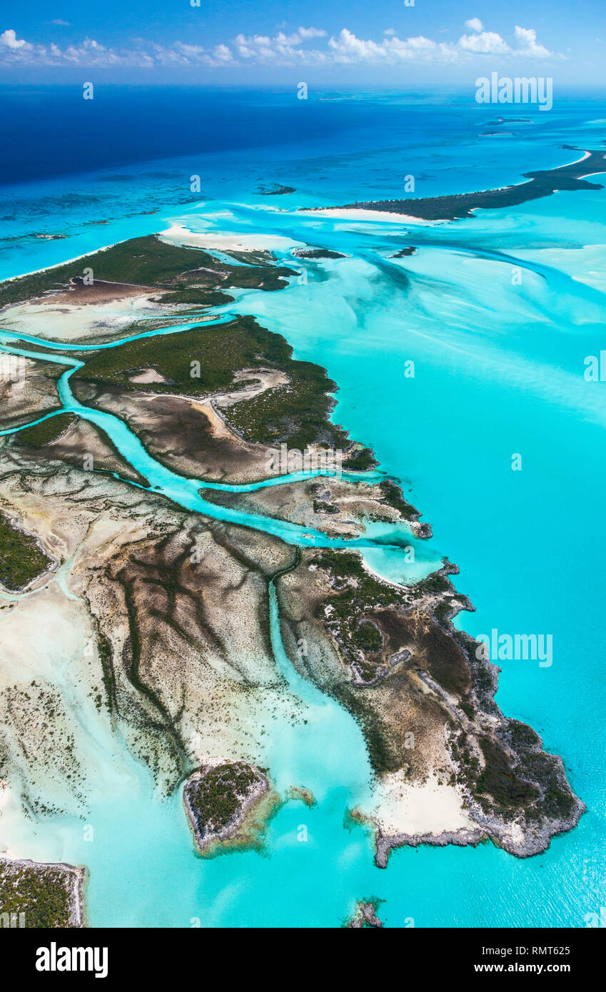 Bahamas harbour island beach coral hi-res stock photography and images ...