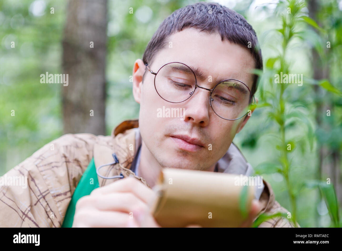 Wildlife biologist holding hi-res stock photography and images - Alamy