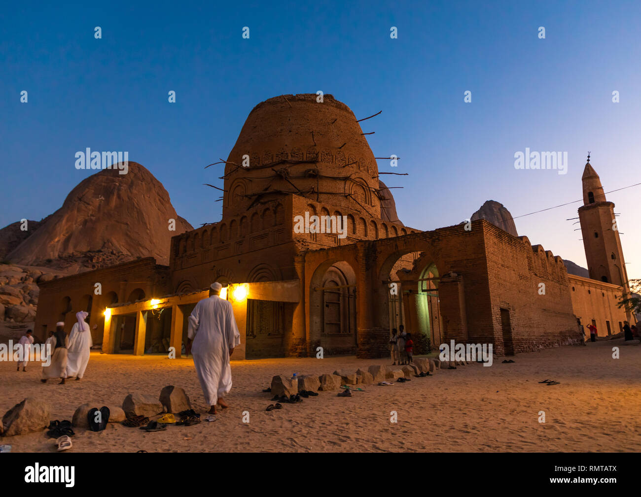 Khatmiyah mosque and the tomb of Hassan al Mirghani at the base of the ...