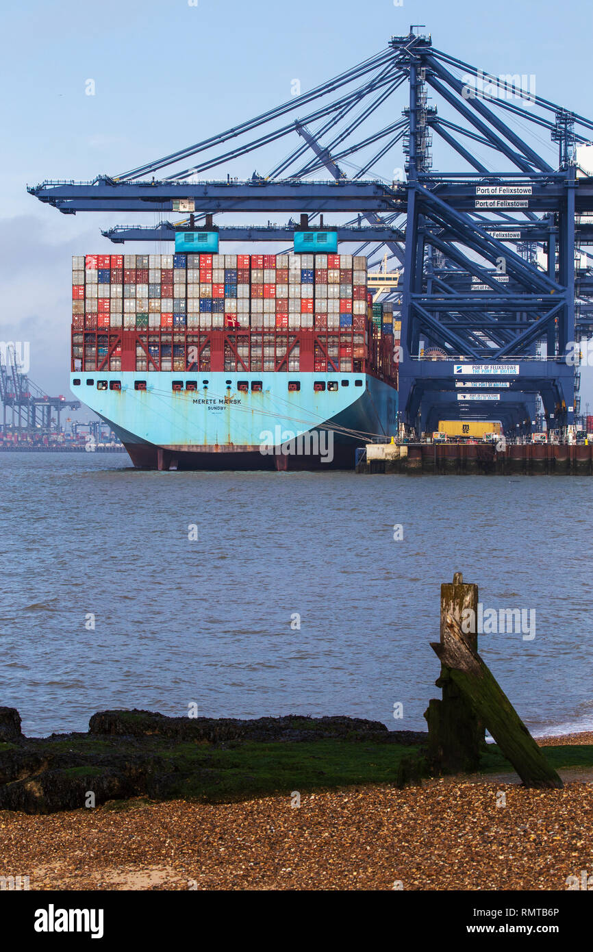 Maersk shipping container hi-res stock photography and images - Alamy