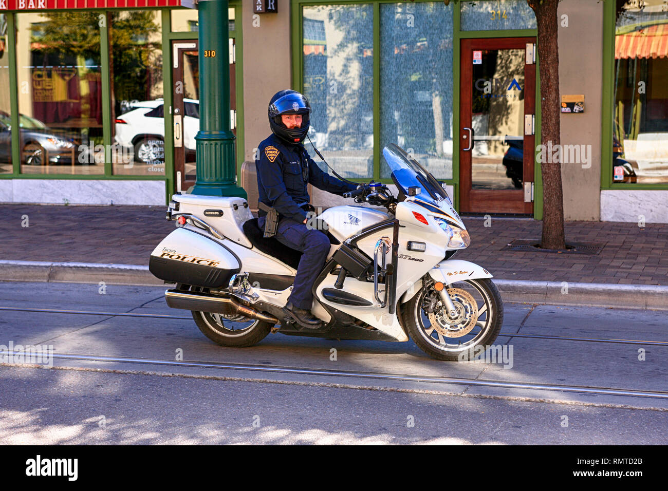 Motorcycle cop hi-res stock photography and images - Alamy