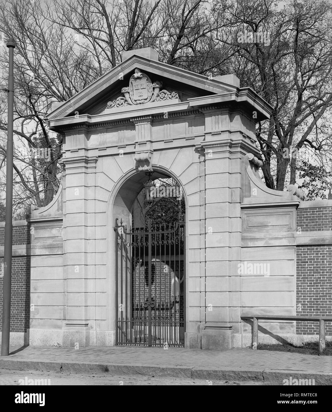 Harvard university gate Black and White Stock Photos & Images - Alamy