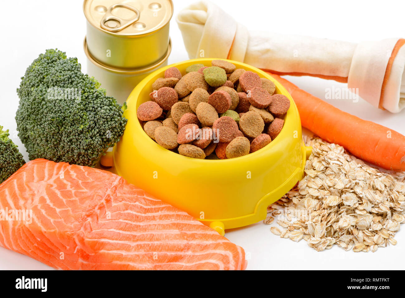 Dog kibble hi-res stock photography and images - Alamy