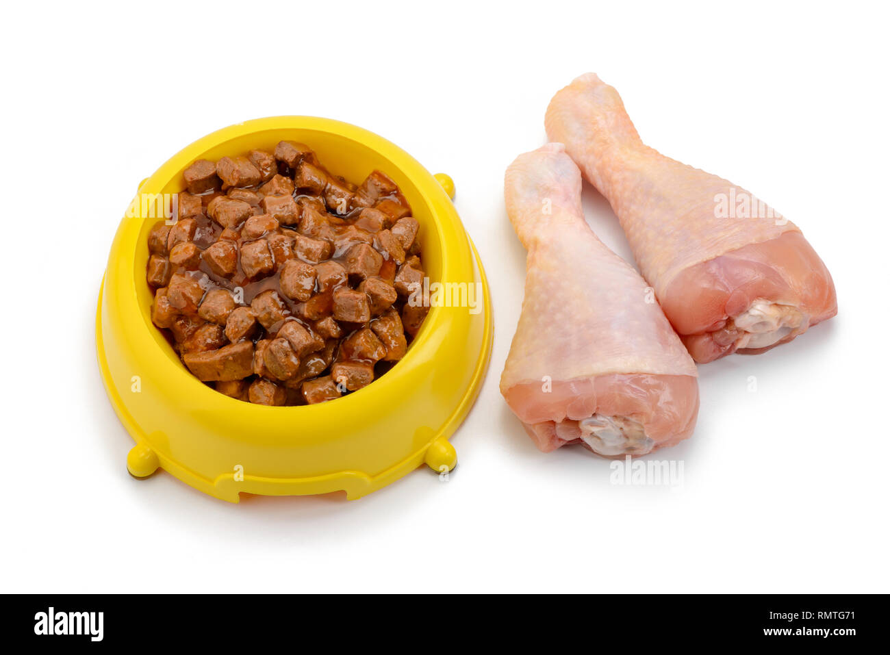 Wet pet food and chicken Stock Photo - Alamy